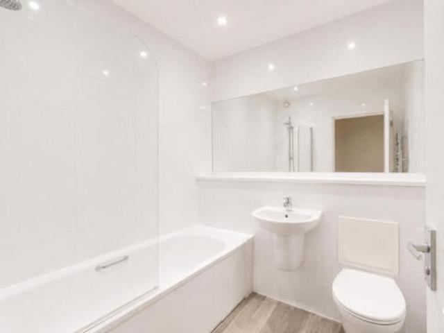 2 bedroom flat for rent in The Vista, London, SE18