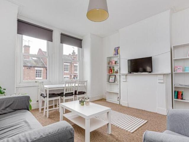 2 bedroom flat for rent in Theatre Street, London, SW11