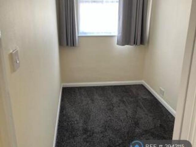 2 bedroom flat for rent in Thirkleby Close, Slough, SL1