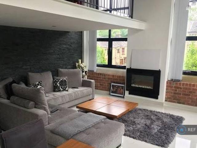 2 bedroom flat for rent in Threadfold Way Bolton BL7