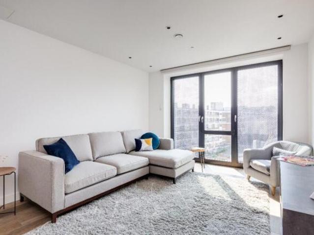 2 bedroom flat for rent in Three Colts Lane, London, E2