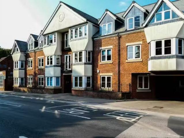 2 bedroom flat for rent in Thwaite Street, Cottingham, HU16