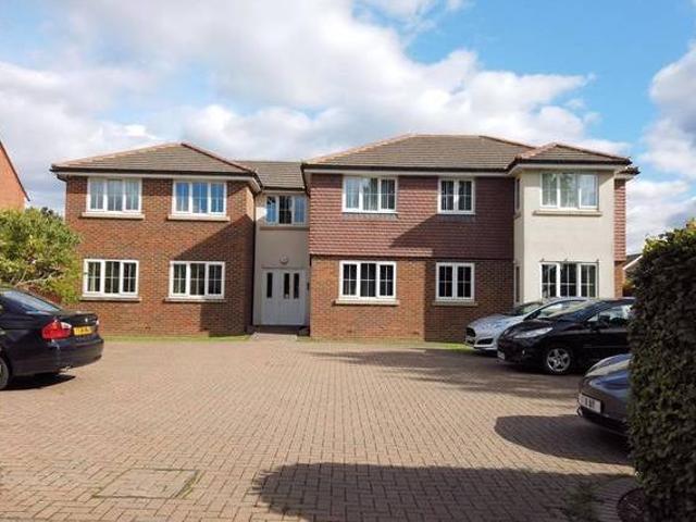 2 bedroom flat for rent in Tinsley Court Crawley RH10