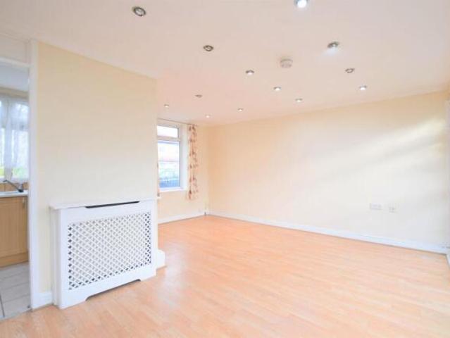 2 bedroom flat for rent in Tomswood Hill, Ilford, IG6