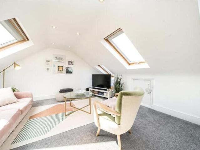 2 bedroom flat for rent in Tooting Bec Road, Tooting, SW17