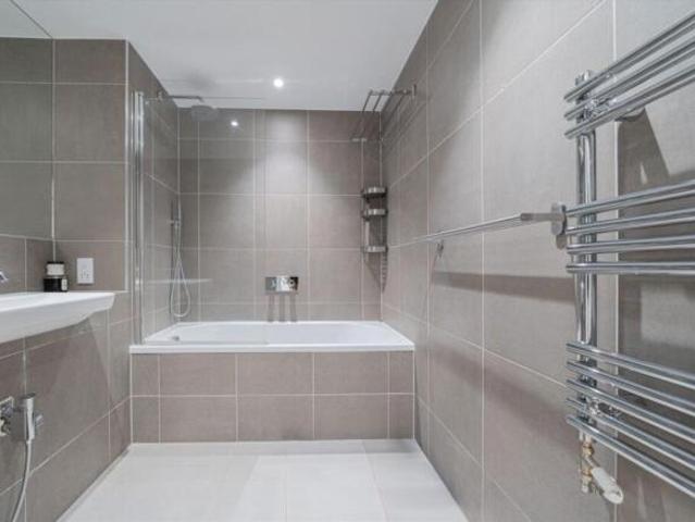 2 bedroom flat for rent in Tollgate Gardens, Kilburn, NW6