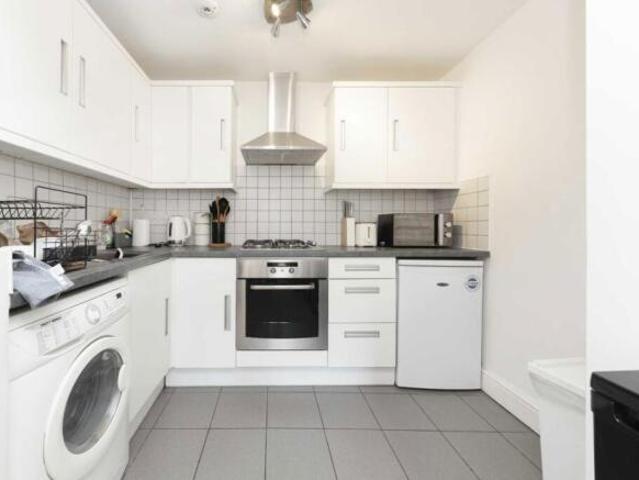 2 bedroom flat for rent in Tollington Park, London, N4