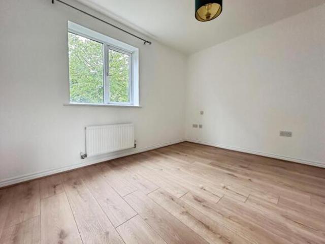 2 bedroom flat for rent in Topper Street, CB4