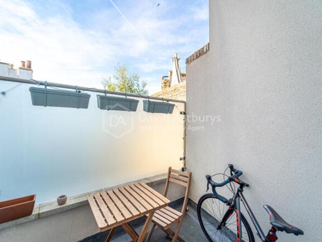 2 bedroom flat for rent in Torriano Avenue, Kentish Town, London, NW5