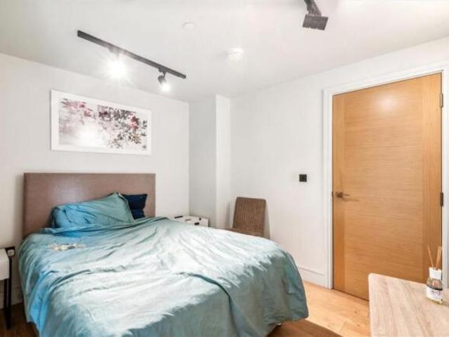 2 bedroom flat for rent in Tower Bridge Road, Tower Bridge, SE1