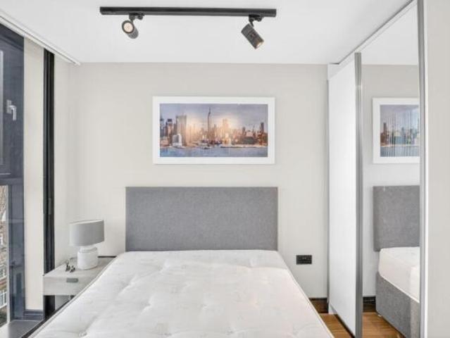 2 bedroom flat for rent in Tower Bridge Road, Borough, SE1