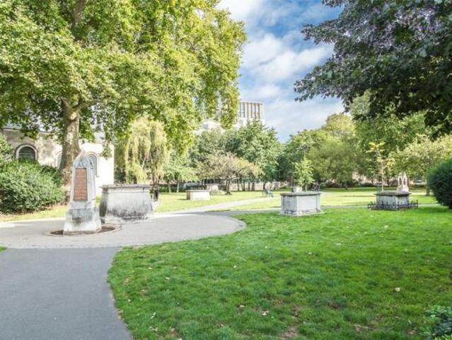 2 bedroom flat for rent in Tower Bridge Road, London, SE1