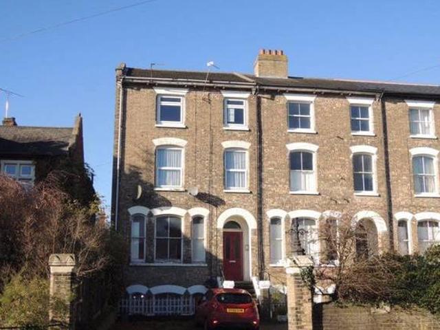 2 bedroom flat for rent in Town Centre CO3