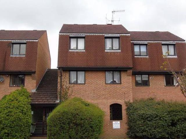2 bedroom flat for rent in Town Centre SL1