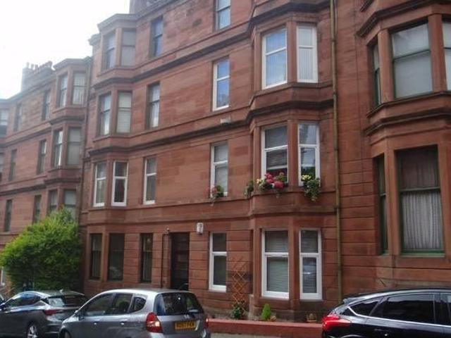 2 bedroom flat for rent in Townhead Terrace Paisley PA1