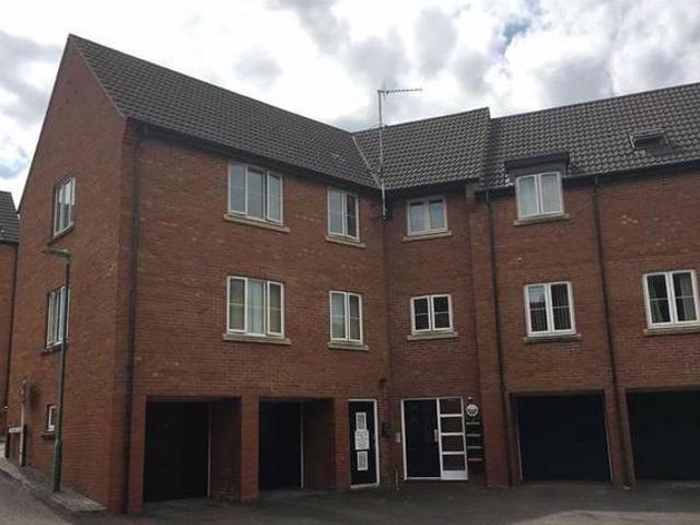 2 bedroom flat for rent in Townsend Close Dursley GL11