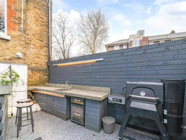2 bedroom flat for rent in Trouville Road, London, SW4