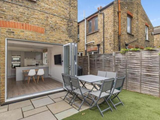 2 bedroom flat for rent in Tranmere Road, Earlsfield, London, SW18