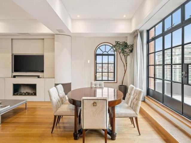 2 bedroom flat for rent in Trevor Square, London SW7