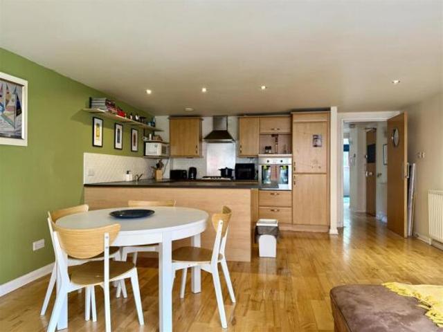 2 bedroom flat for rent in Trefoil Avenue, Glasgow, G41