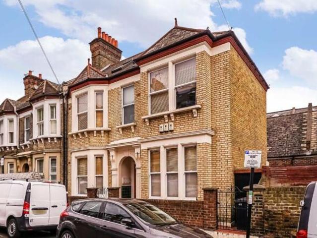 2 bedroom flat for rent in Tremadoc Road, Clapham, SW4