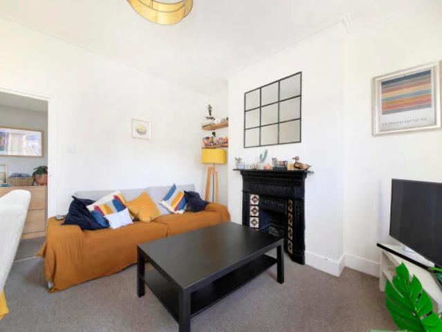 2 bedroom flat for rent in Tremadoc Road, Clapham, SW4