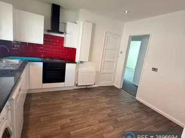 2 bedroom flat for rent in Trinidad Crescent, Poole, BH12
