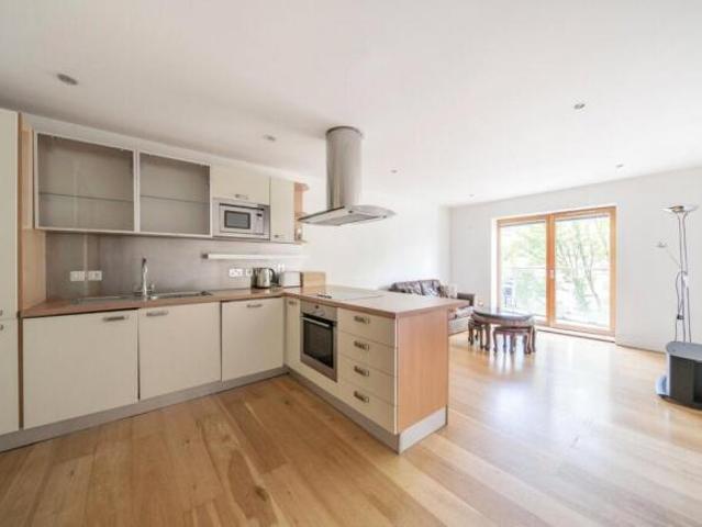 2 bedroom flat for rent in Trinity Gate, Epsom Road, Guildford, GU1