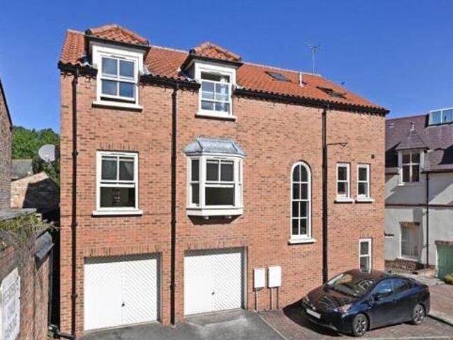 2 Bedroom Flat For Rent In Trinity Lane, York
