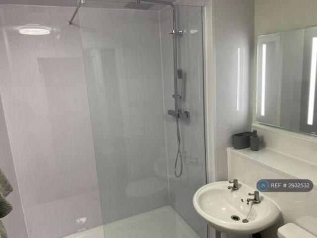 2 bedroom flat for rent in Trinity Riverside, Salford, M3