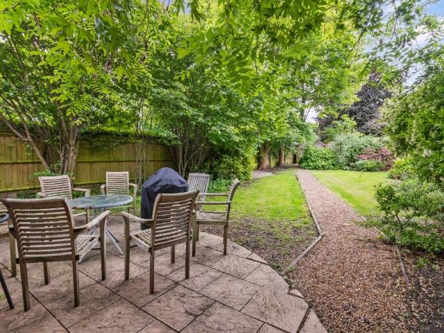 2 bedroom flat for rent in Trinity Road, London, SW18