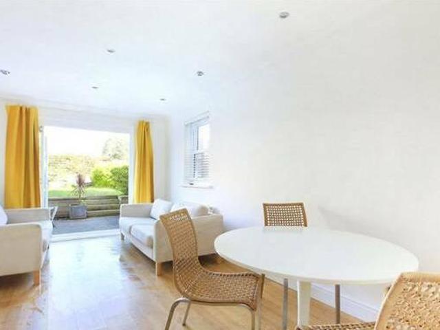 2 bedroom flat for rent in Trinity Road Wandsworth Common London SW17