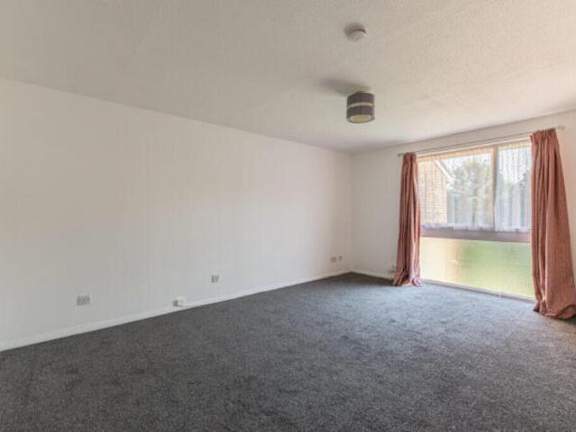 2 bedroom flat for rent in Trinity Street, Enfield, EN2 6NS, EN2