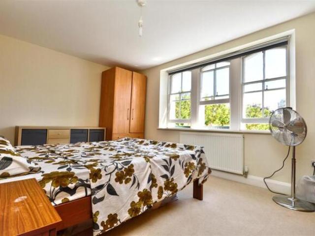 2 bedroom flat for rent in Trinity Trees, Eastbourne, BN21