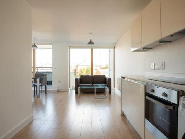 2 bedroom flat for rent in Trundleys Road, London, SE8