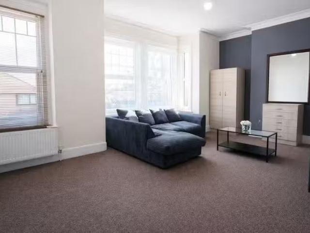 2 bedroom flat for rent in Two bedroom flat in Enfield EN1
