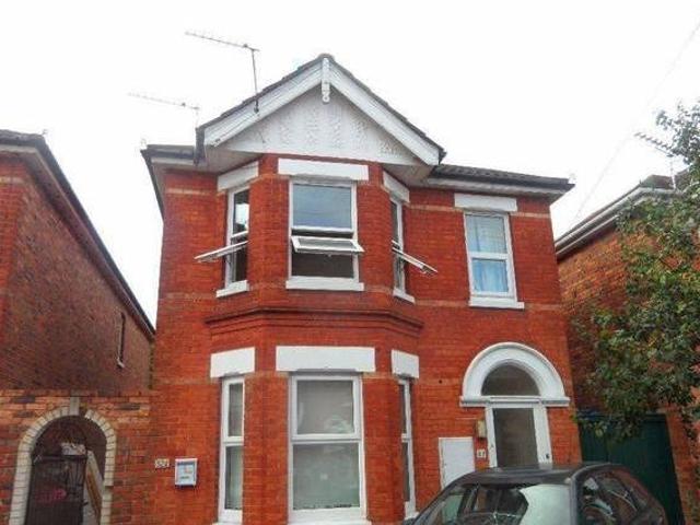 2 bedroom flat for rent in Two Double Bedroom Charminster BH8