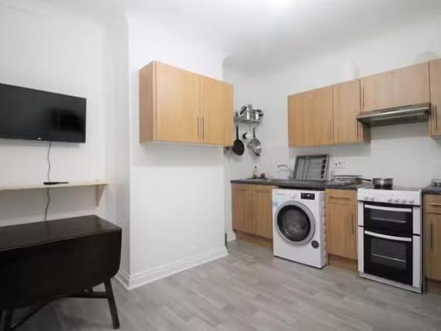 2 bedroom flat for rent in Two Mile Hill Road, Bristol, BS15