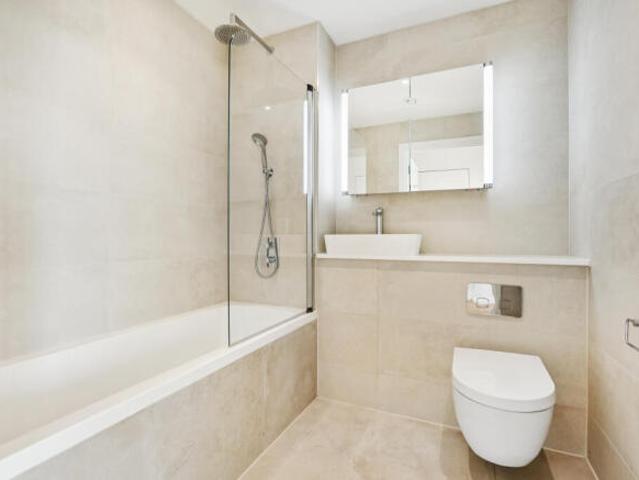 2 bedroom flat for rent in Twickenham Gateway, London Road, London, TW1