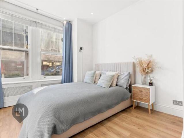 2 bedroom flat for rent in Twilley Street, London, SW18
