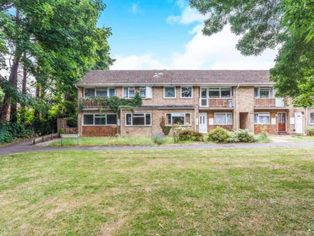 2 bedroom flat for rent in Twyford Court, Maidstone, Kent, ME14