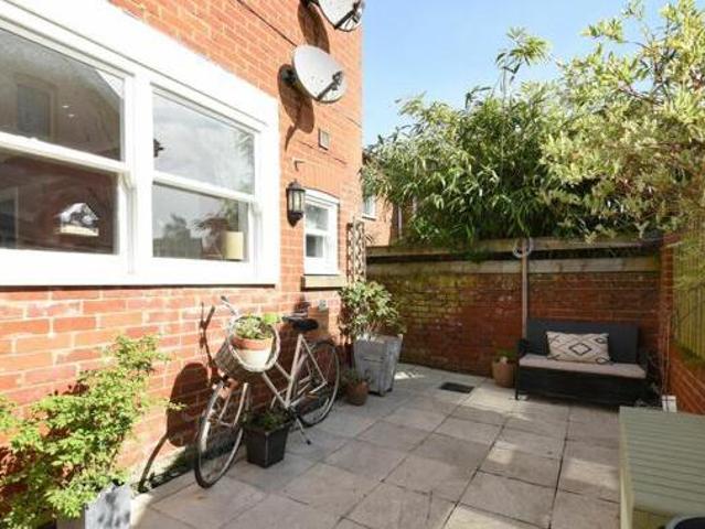 2 Bedroom Flat For Rent In Twyford