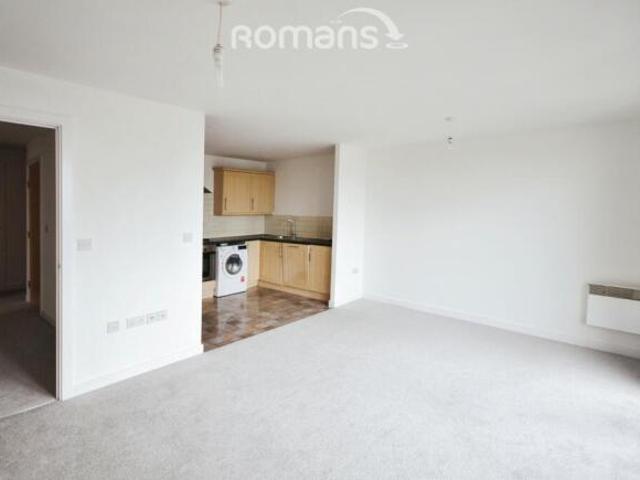 2 bedroom flat for rent in Tuns Lane, Slough, SL1