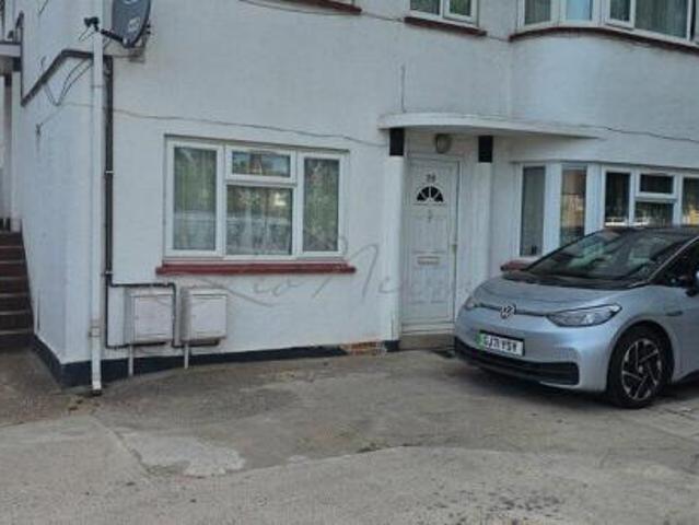 2 bedroom flat for rent in Tuns Lane, Slough, SL1 2XD, SL1
