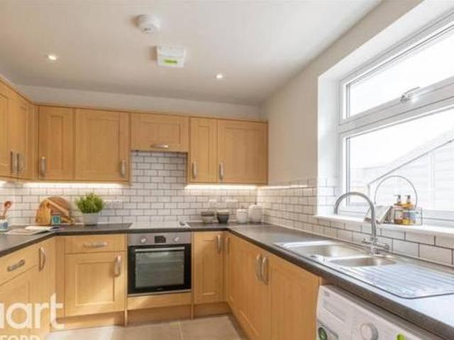 2 bedroom flat for rent in Tunsgate Quarter GU1