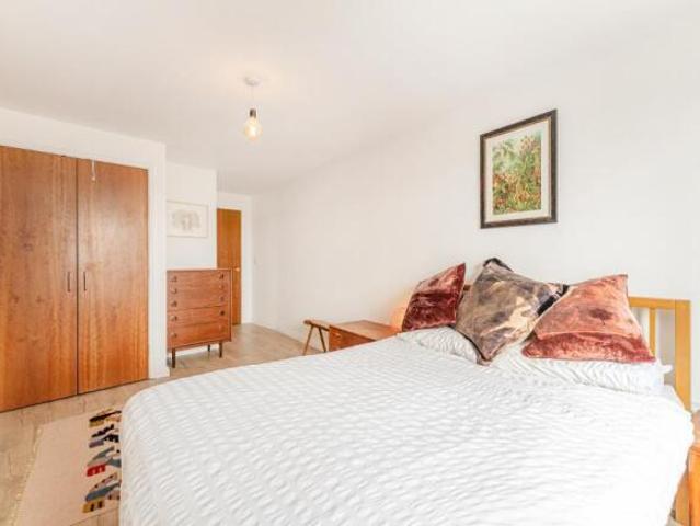 2 bedroom flat for rent in Tudor Road, Hackney, E9