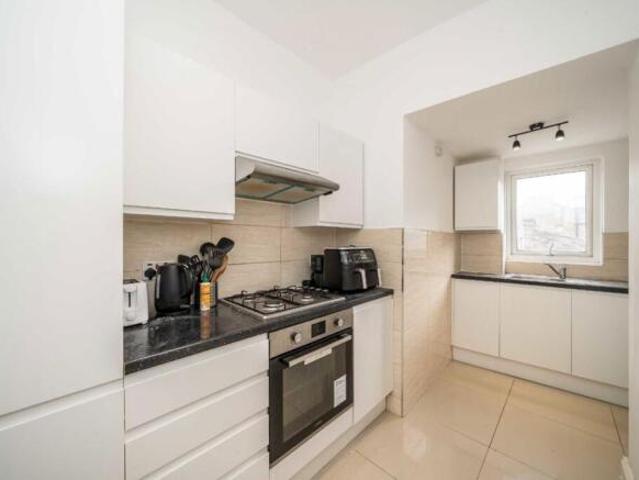 2 bedroom flat for rent in Tulse Hill, Brixton, SW2