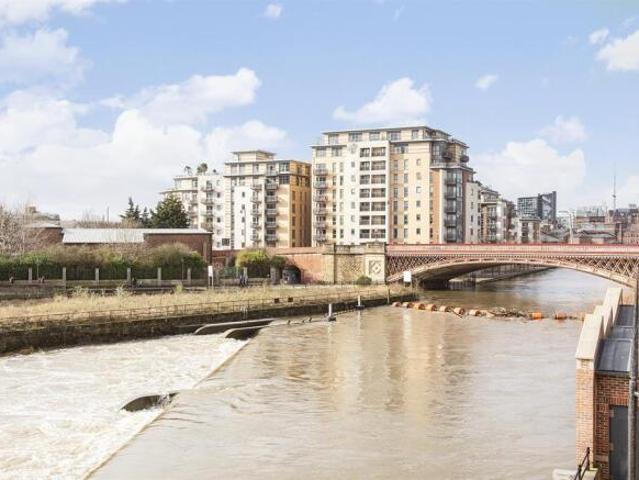 2 bedroom flat for rent in Turlow Court, Leeds, West Yorkshire, LS9 8PA, LS9