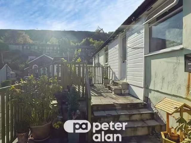 2 bedroom flat for rent in Ty Ysgol Ynyshir Road, CF39