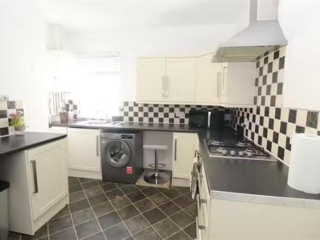 2 bedroom flat for rent in Ty Mawr Road, Llandaff North, Cardi.